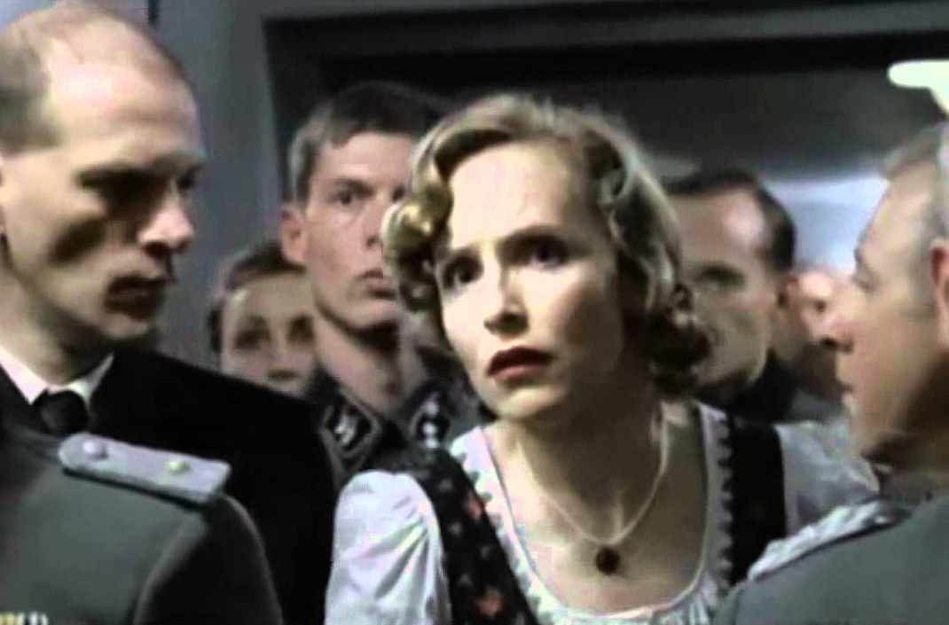 Hitler Switches to Lotus Notes. - Byte Chronicles
